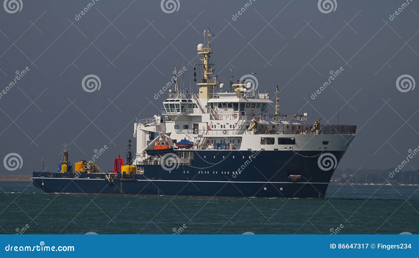 Statek na oceanie obraz stock. Obraz złożonej z światło - 86647317