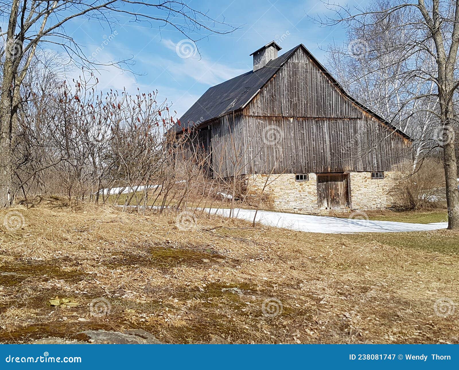 Stately Old Vintage Barn in Fall Stock Image - Image of barn, stately ...