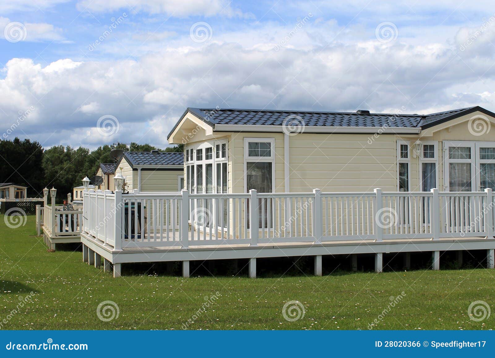 Static Caravans in Holiday Park Stock Photo - Image of modern, english ...