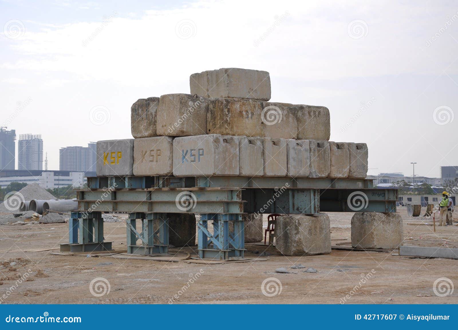 Static Pile Load Test stock image. Image of kentledge - 42717607