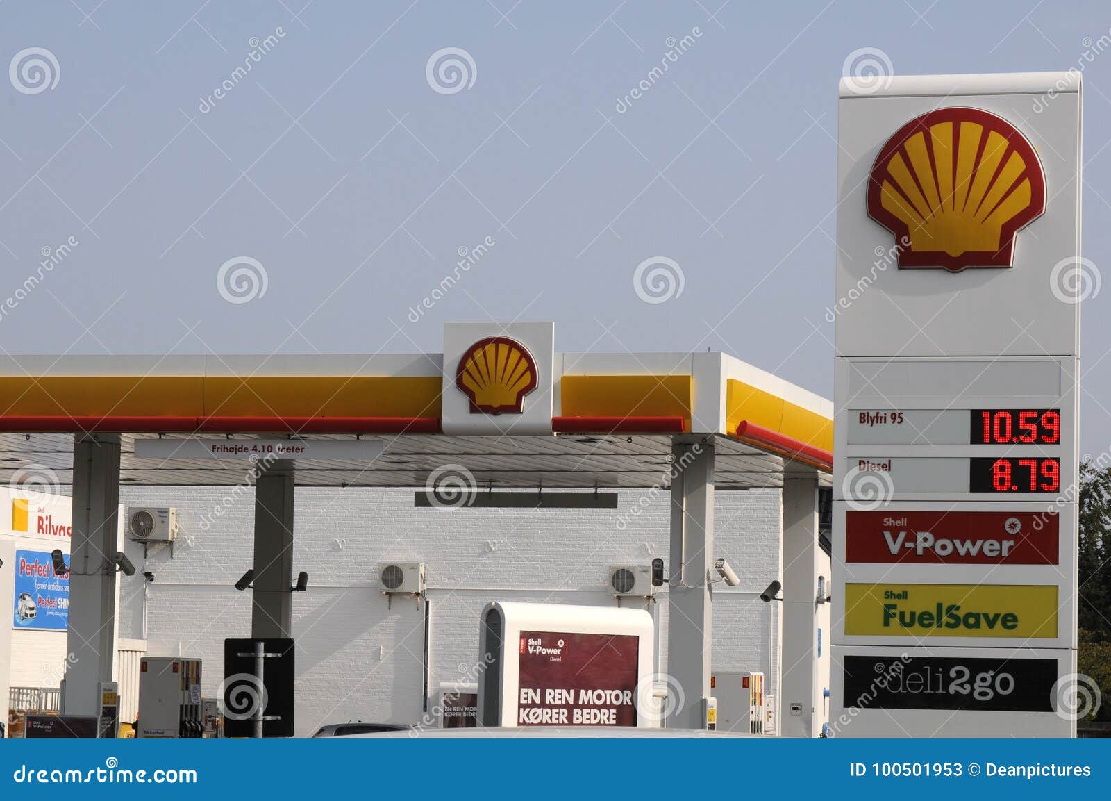 STATION D'ESSENCE DE SHELL photo stock éditorial. Image du essence ...