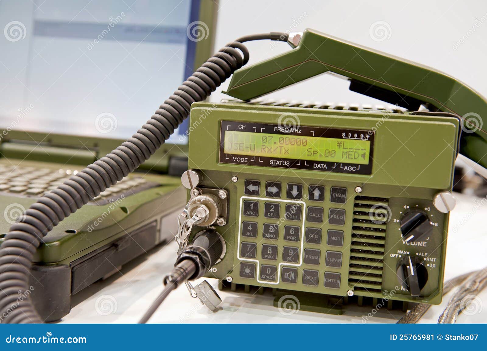 Station de radio militaire image stock. Image of clavier - 25765981