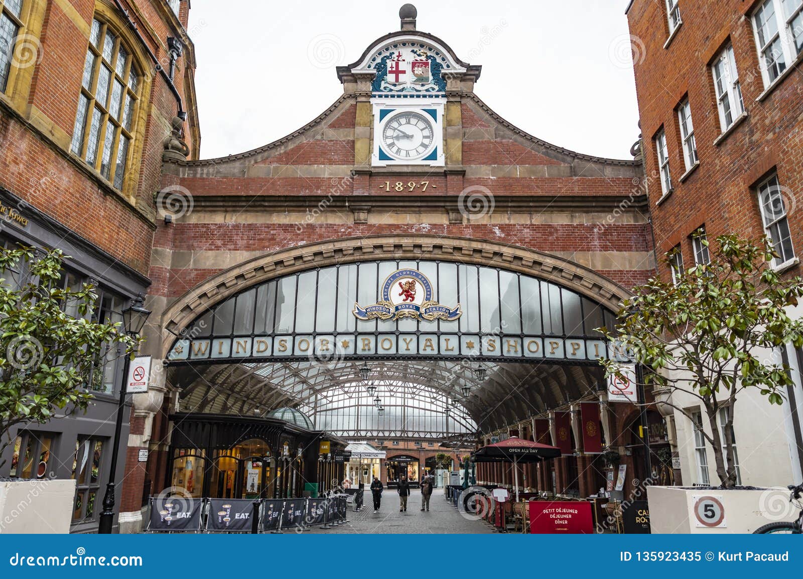 Station De Windsor Royal Shopping Mall Train Image éditorial - Image du ...