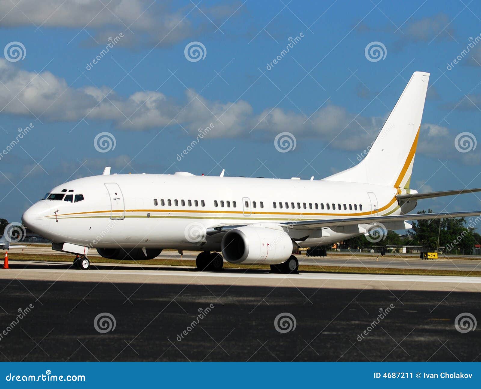 Stationary airplane stock image. Image of stationary, flying - 4687211
