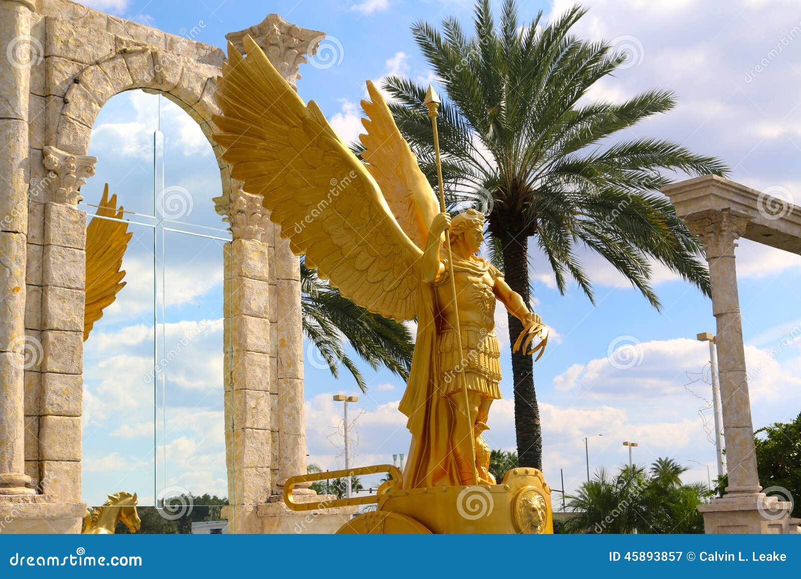 Statua Alata Dorata Del Centurione Fotografia Editoriale - Immagine di ...