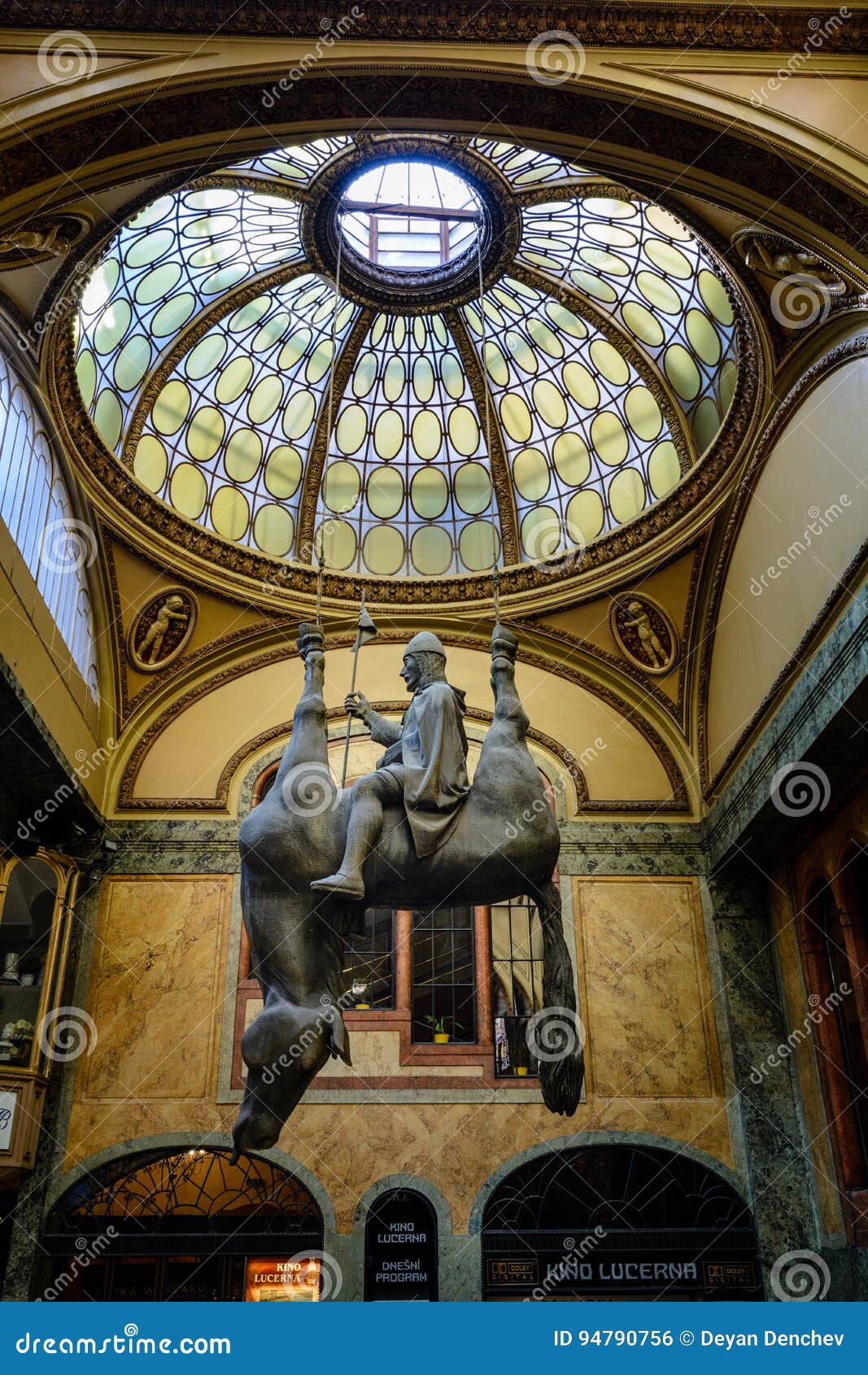 Statua David Cerny Del Cavallo Fotografia Editoriale - Immagine di ...