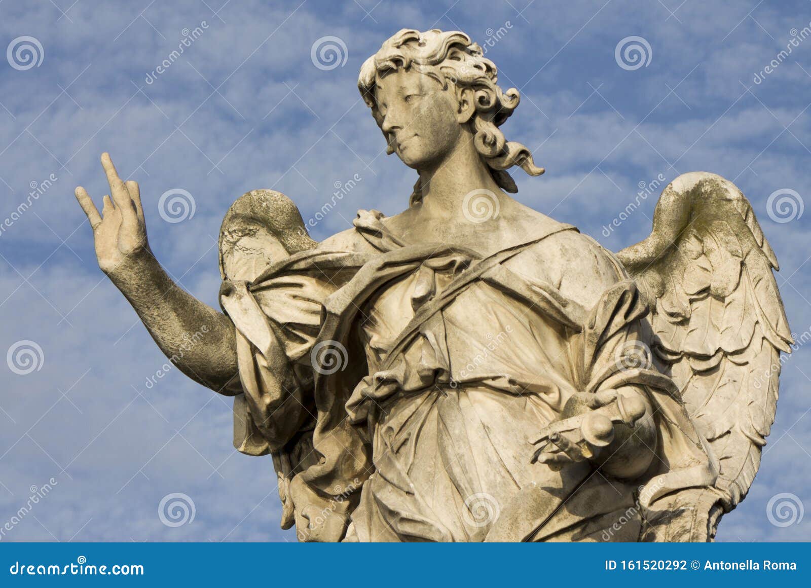 Statua dell'angelo a Roma fotografia stock. Immagine di angelo - 161520292