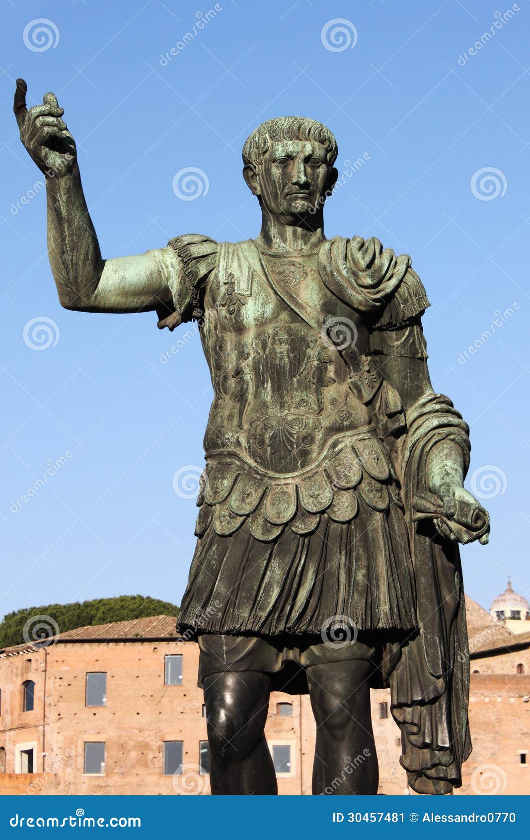 Statua Dell'imperatore Traiano Immagine Stock - Immagine di ...