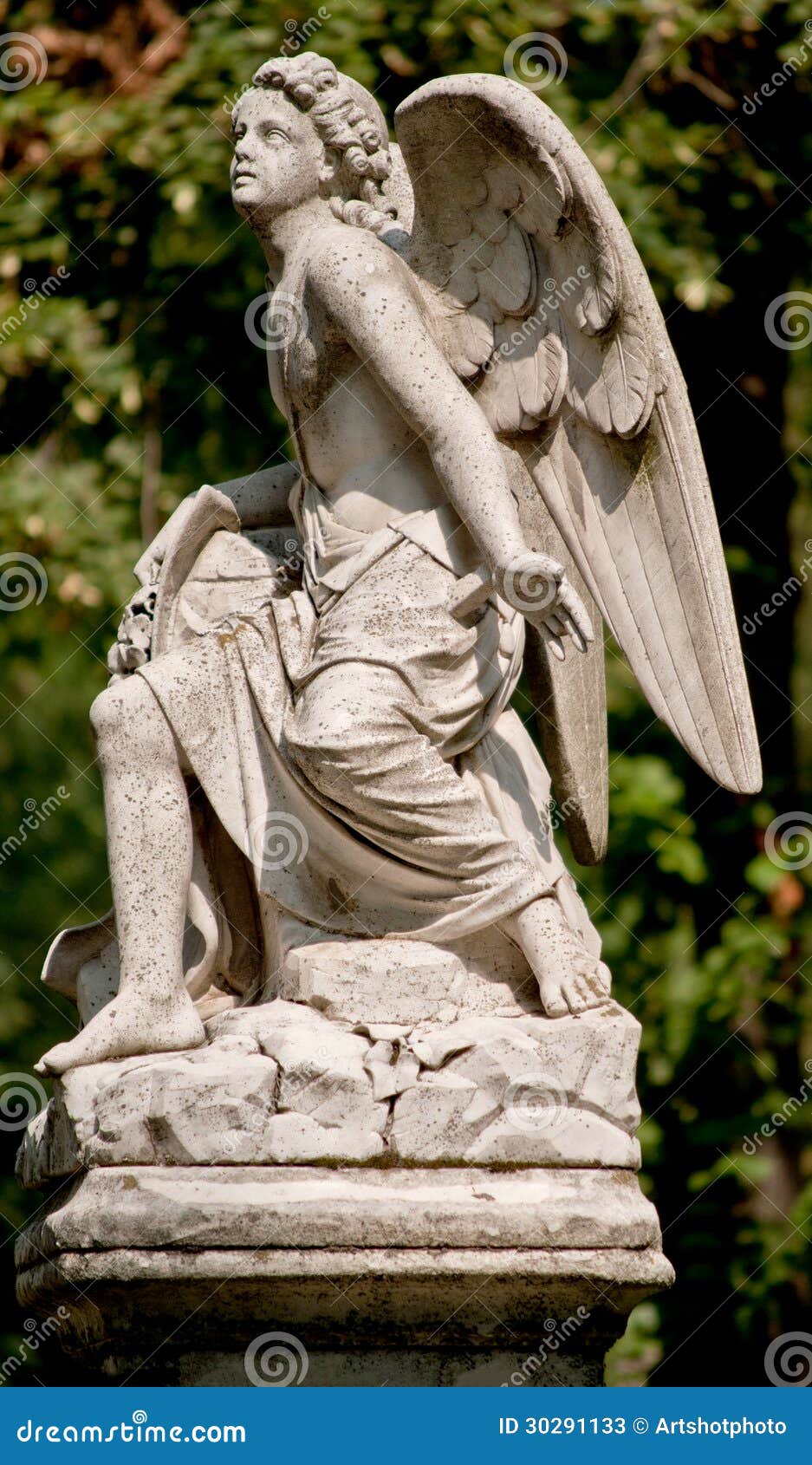 Statua Di Angelo Di Guardiano Immagine Stock - Immagine di angelico ...