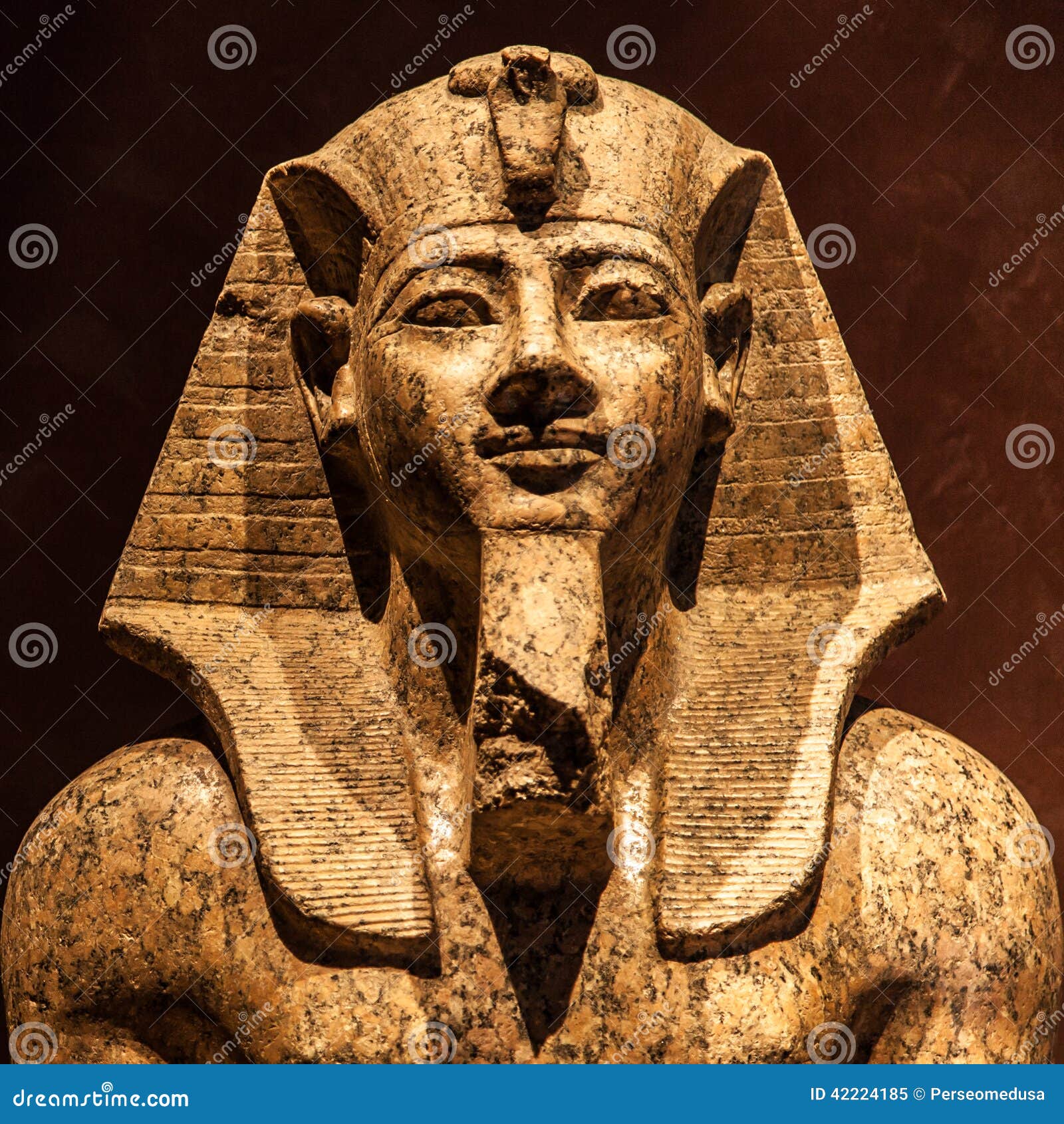 Statua di faraone immagine stock. Immagine di turismo - 42224185