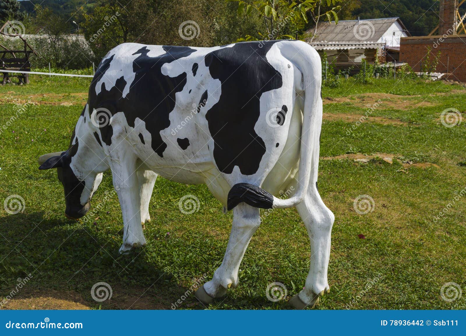 Statua Di Una Mucca Mucca Da Latte Fotografia Stock - Immagine di ...