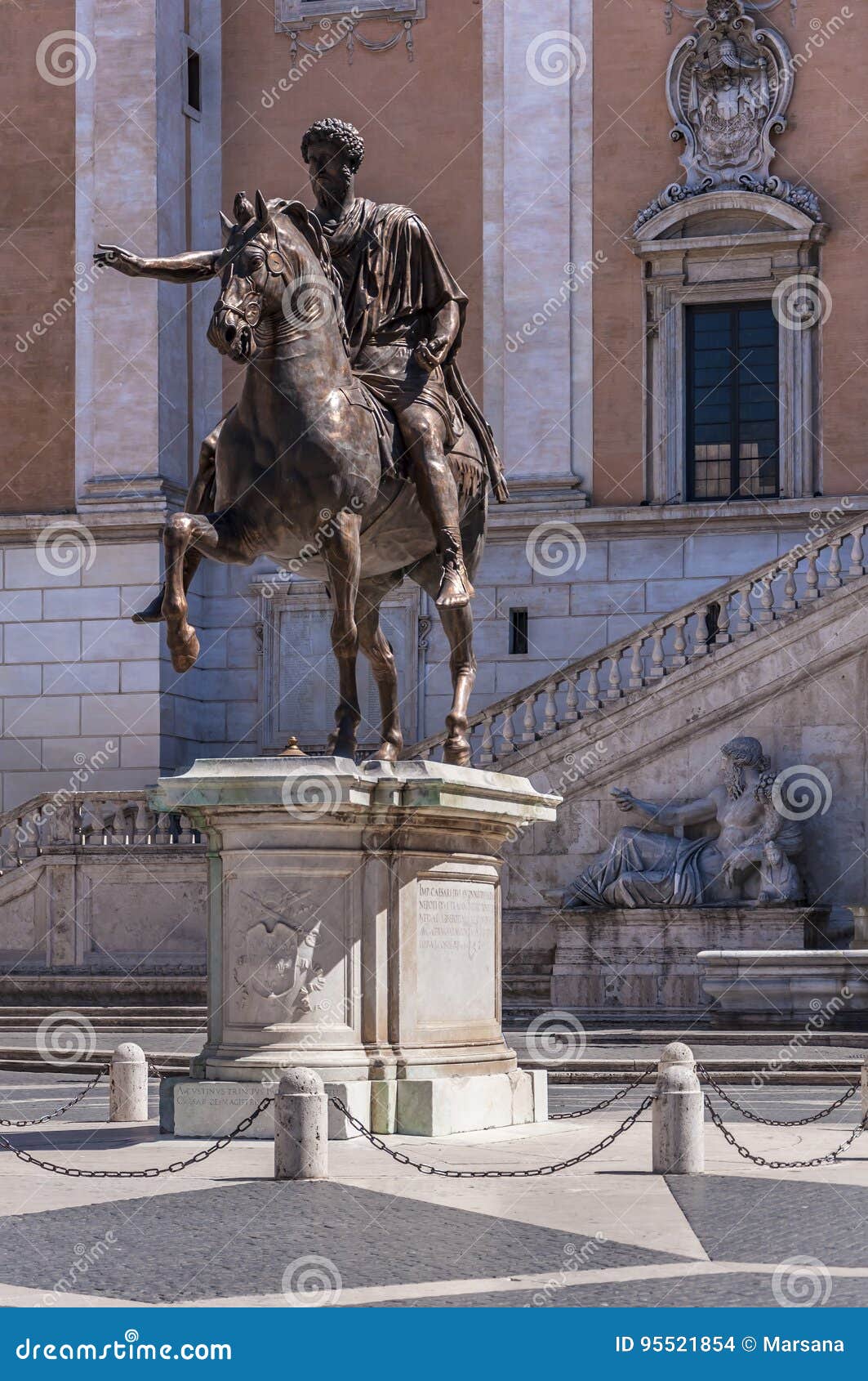Statua Equestre Di Marcus Aurelius Fotografia Stock - Immagine di monte ...