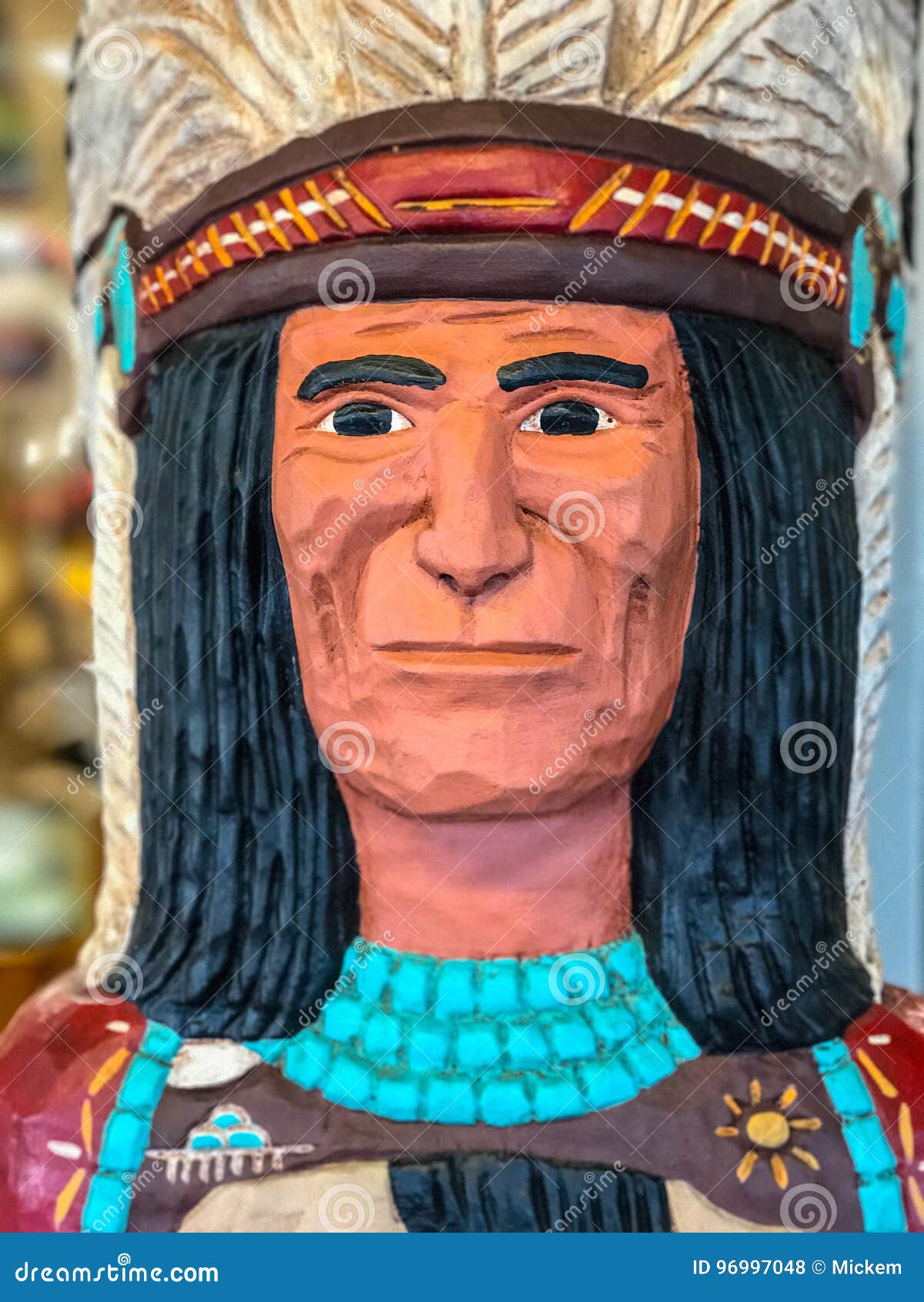 Statua Scolpita Della Testa Dell'indiano Fotografia Stock - Immagine di ...