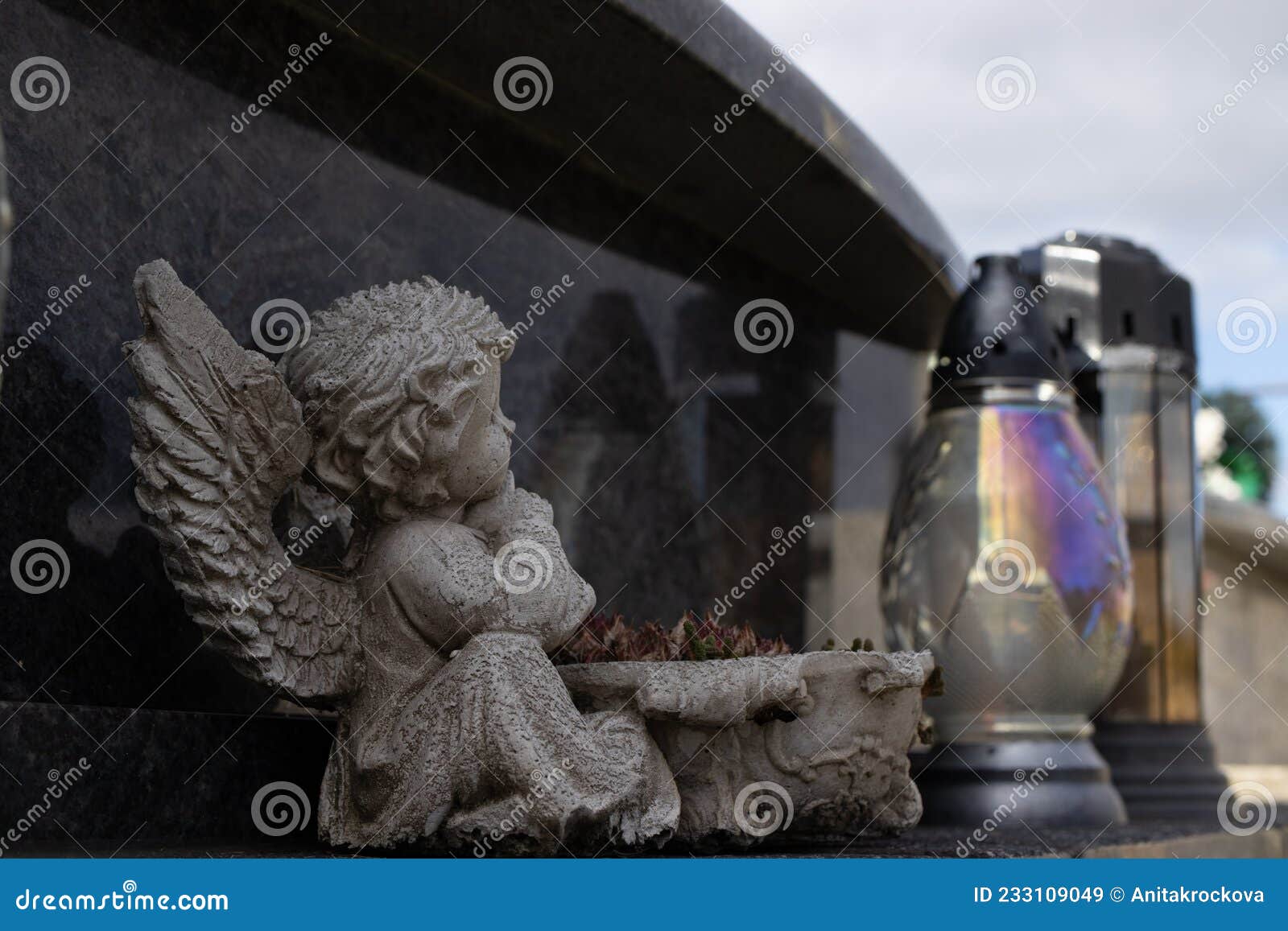 Statue of a Angle on Grave at Cemetery Stock Image - Image of memorial ...
