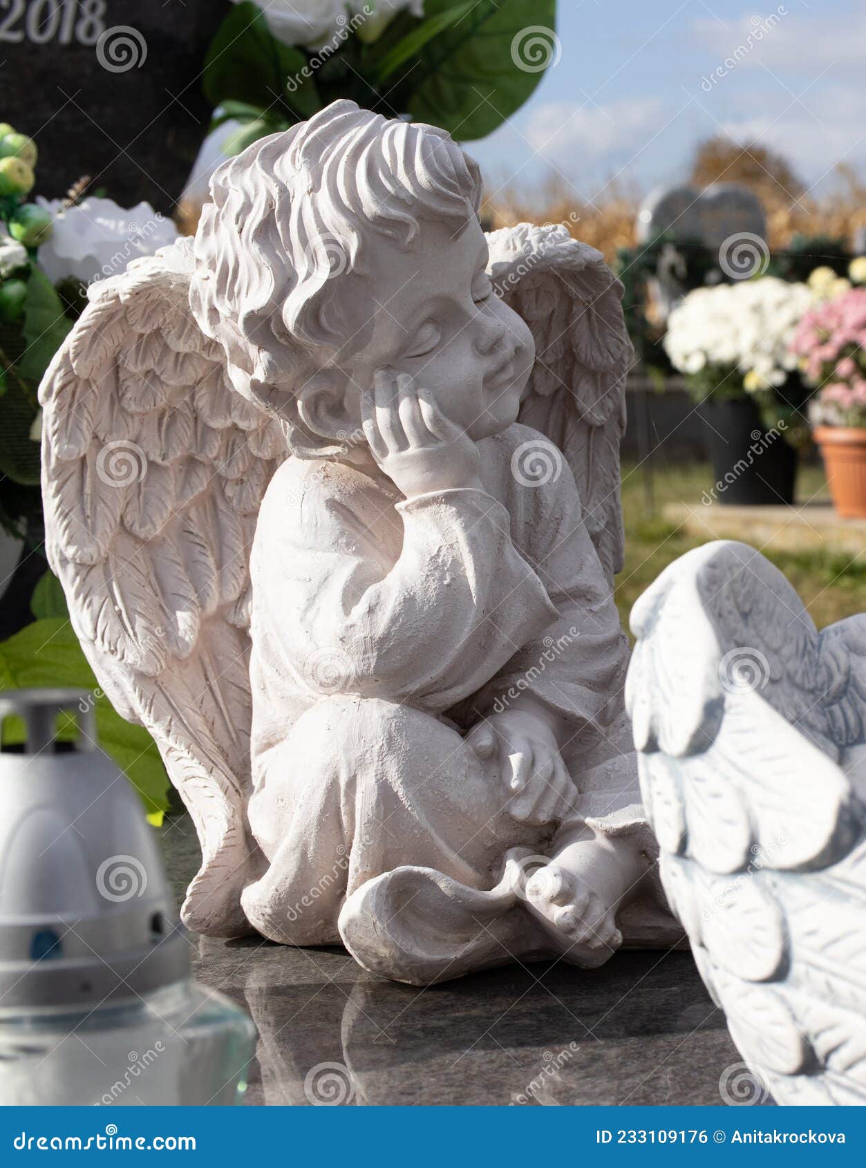 Statue of a Angle on Grave at Cemetery Stock Photo - Image of tomb ...