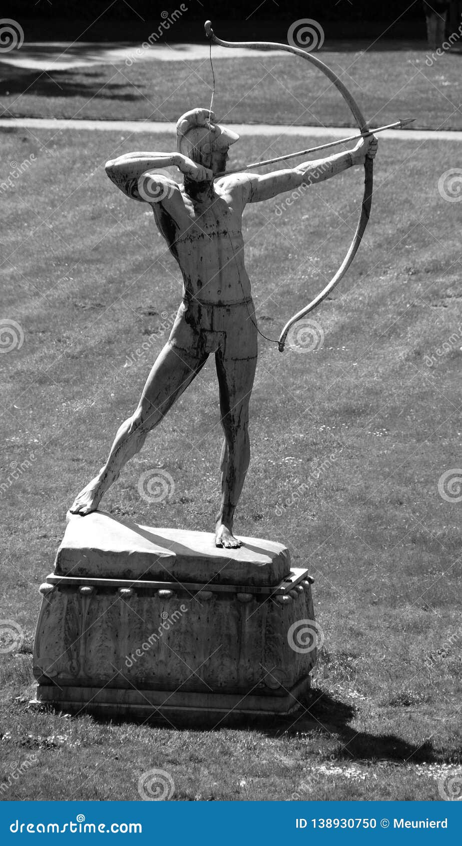Statue of an archer editorial image. Image of king, heritage - 138930750