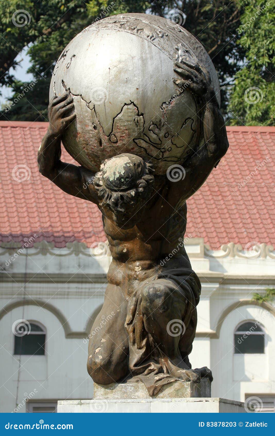 Statue Of Atlas Holding The World At Rockefeller Center At Night ...