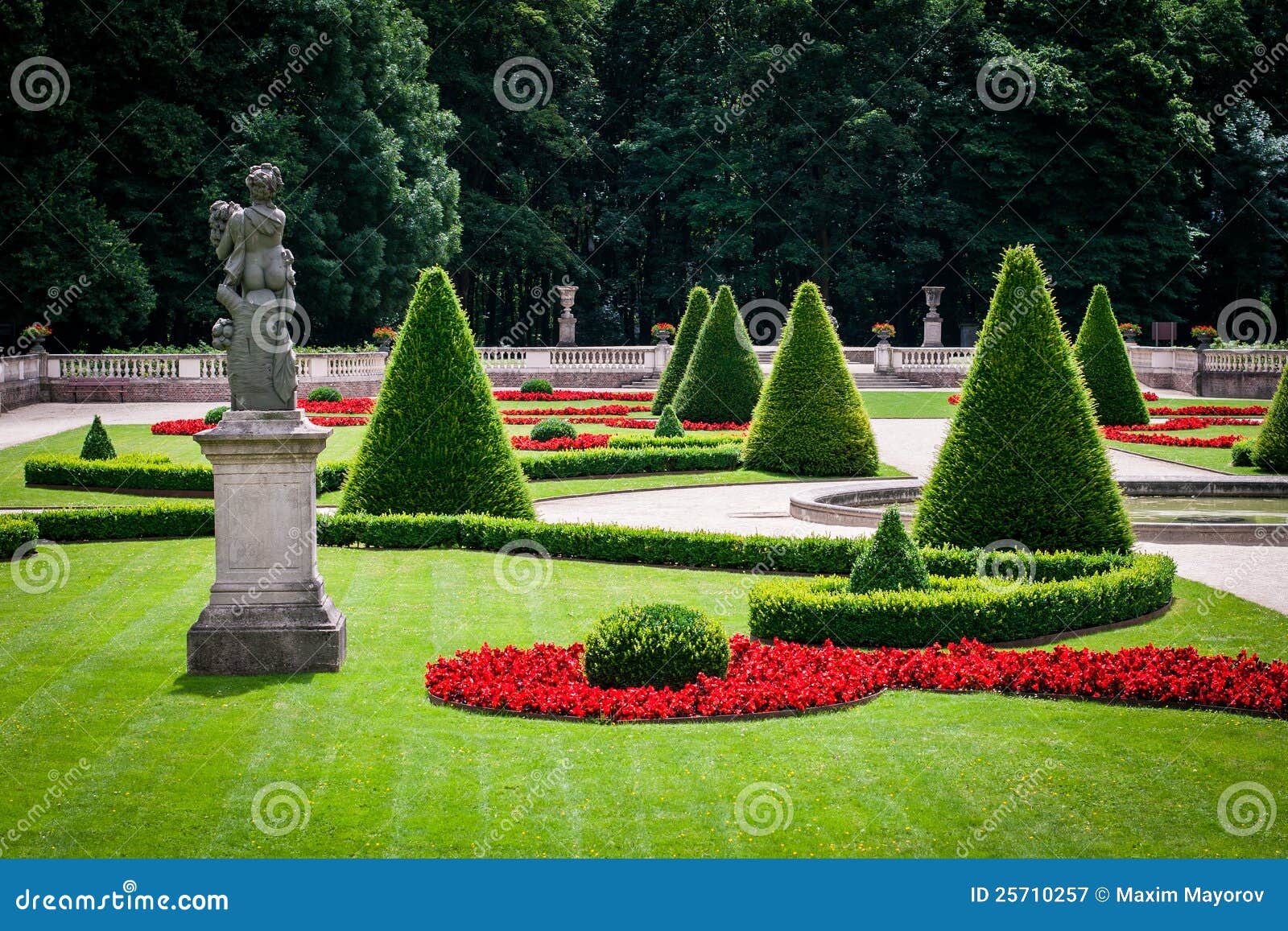 Statue in a beautiful park stock image. Image of shadow - 25710257
