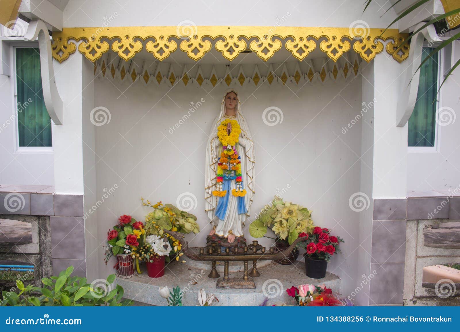 Statue of Blessed Virgin Mary Outside of the Church Stock Photo - Image ...