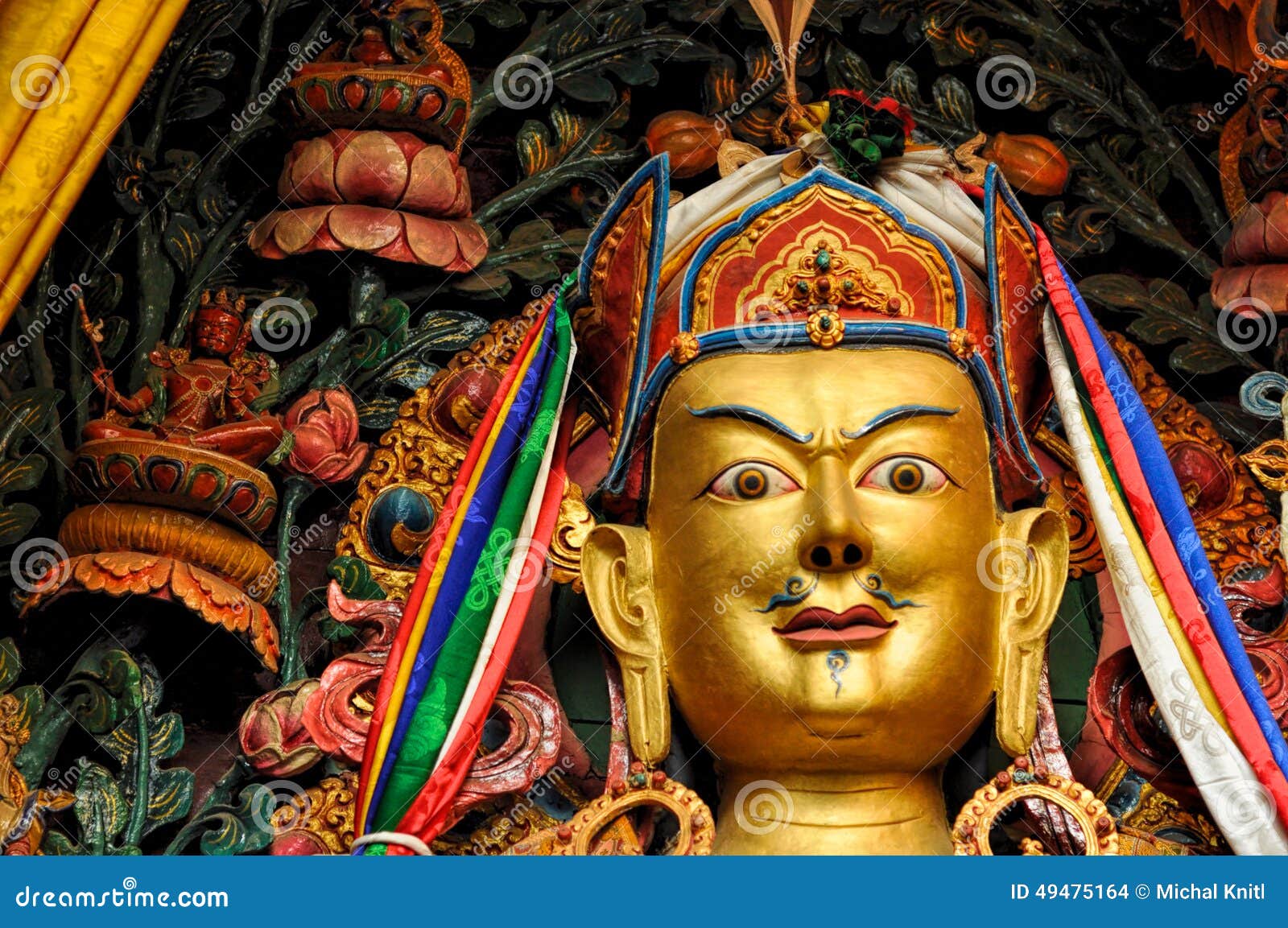 Statue bouddhiste photo stock. Image du spiritualité - 49475164