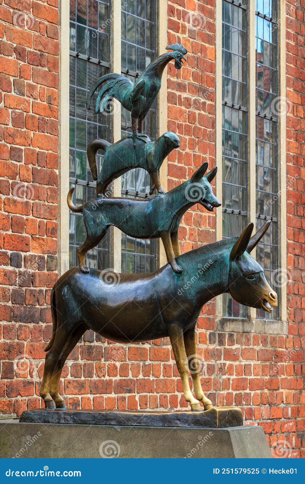 Statue of the Bremen Town Musicians Editorial Image - Image of fable ...