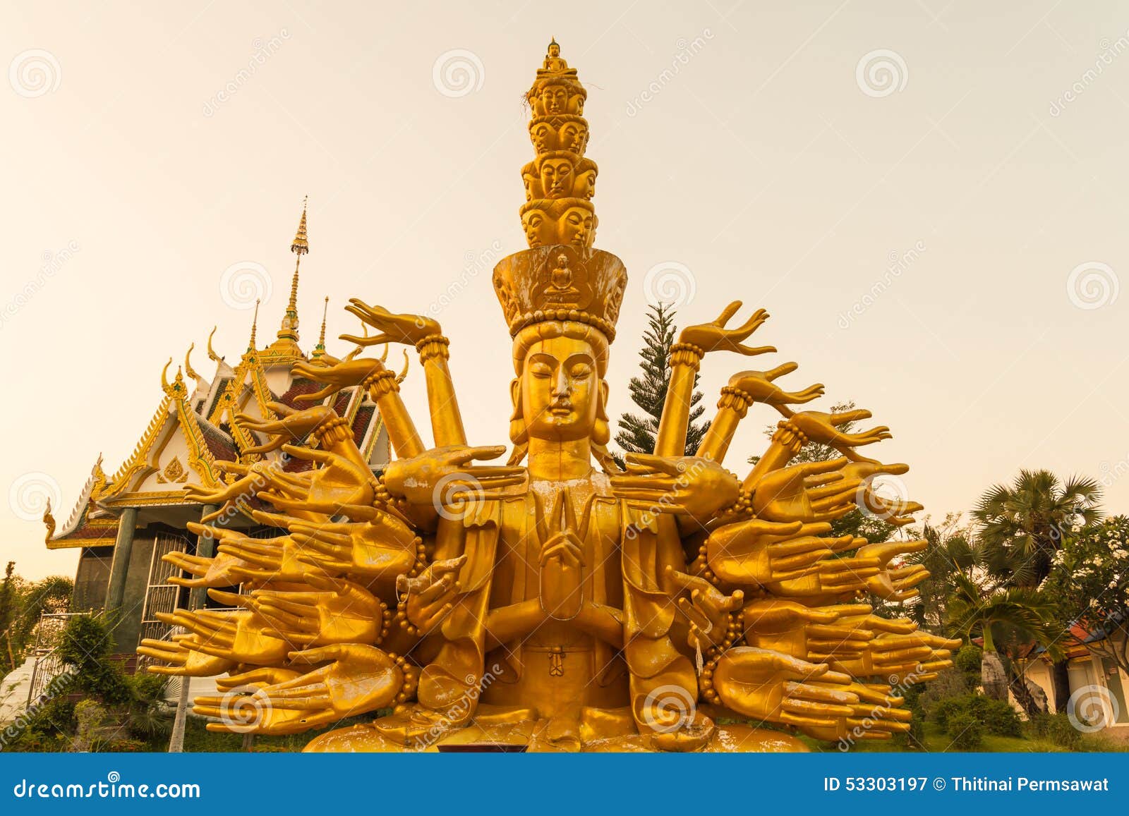 Statue carved gold paint stock image. Image of asia, religion - 53303197