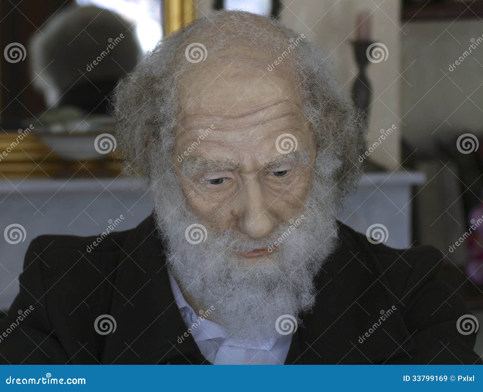 Statue of Charles Darwin editorial stock image. Image of english - 33799169