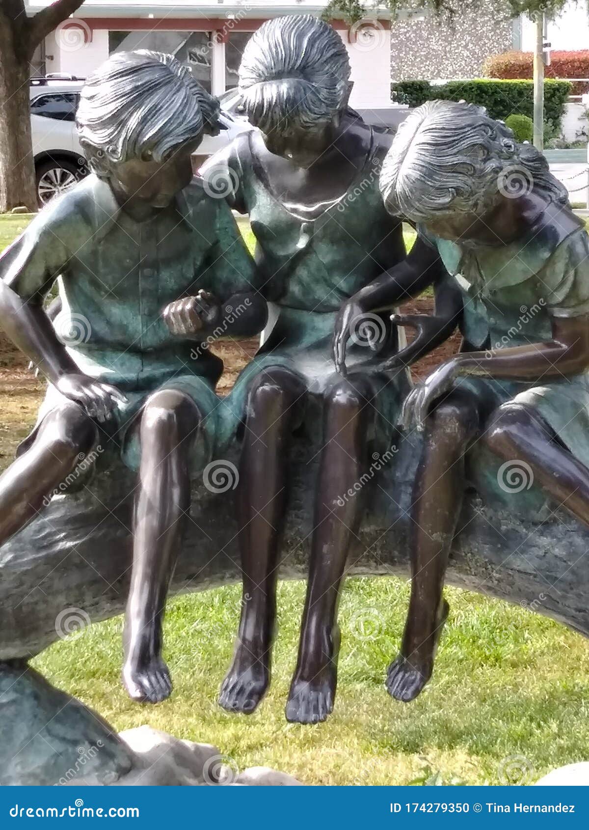 Statue of Children Reading. Stock Photo - Image of reading, park: 174279350