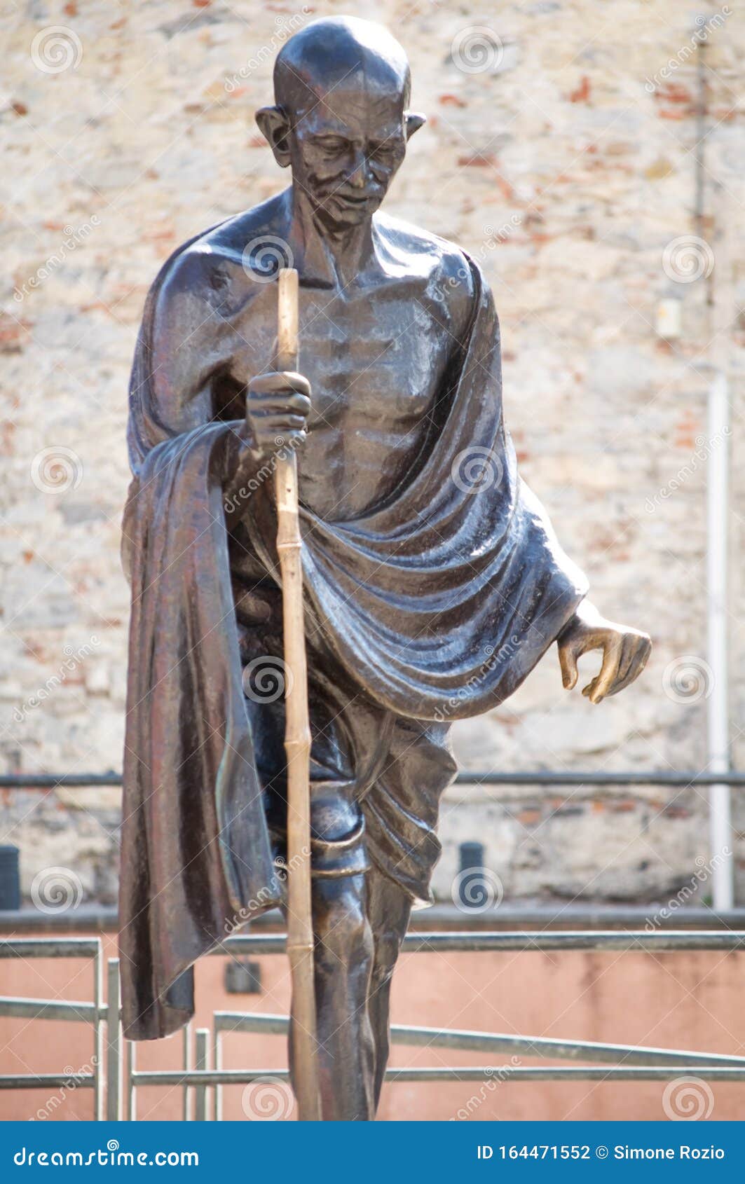 Statue of Ghandi editorial photography. Image of hero - 164471552