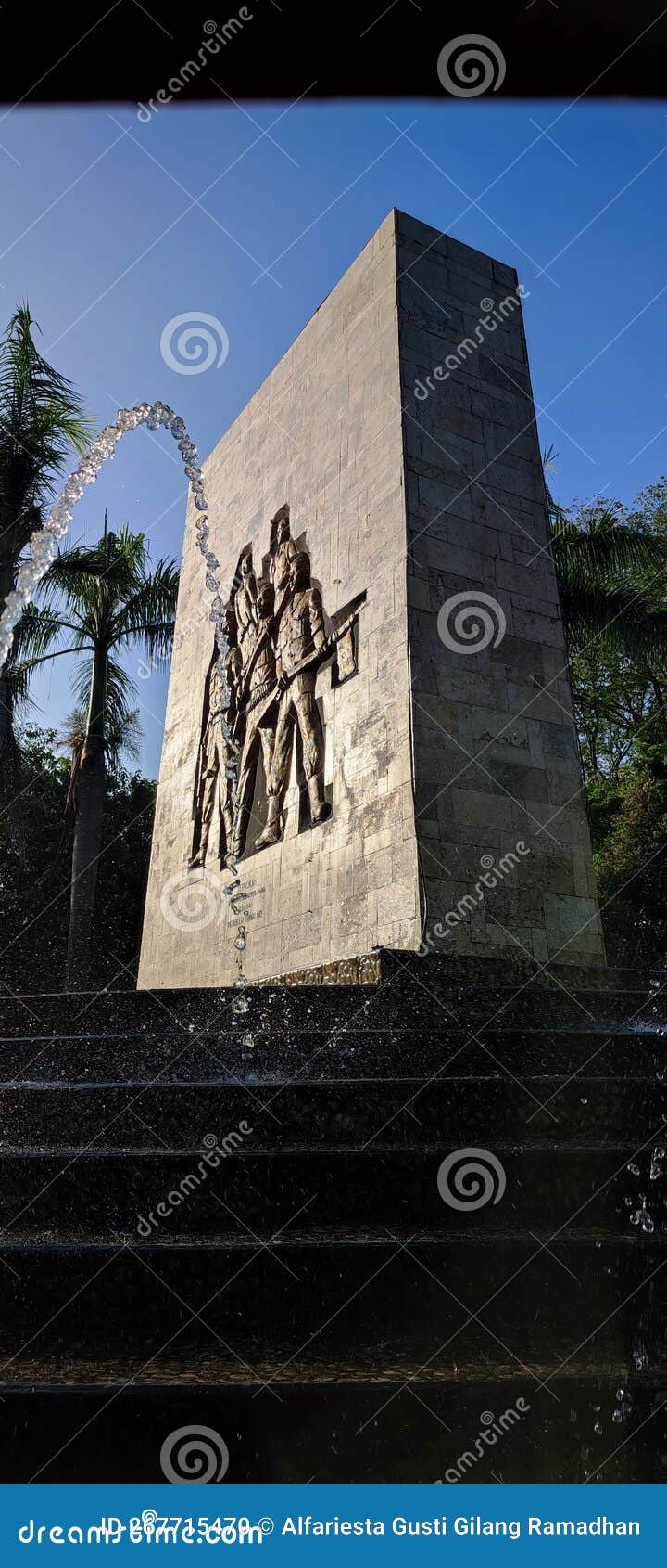 Statue Commemorating the Struggle of Heroes during the Colonial Period ...