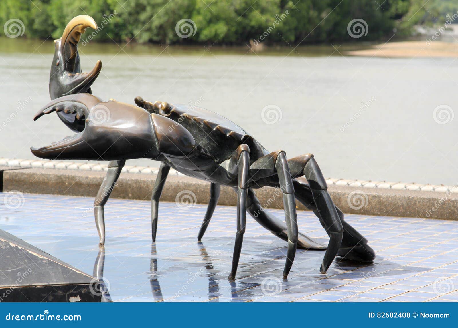 Statue of crab editorial stock photo. Image of stand - 82682408