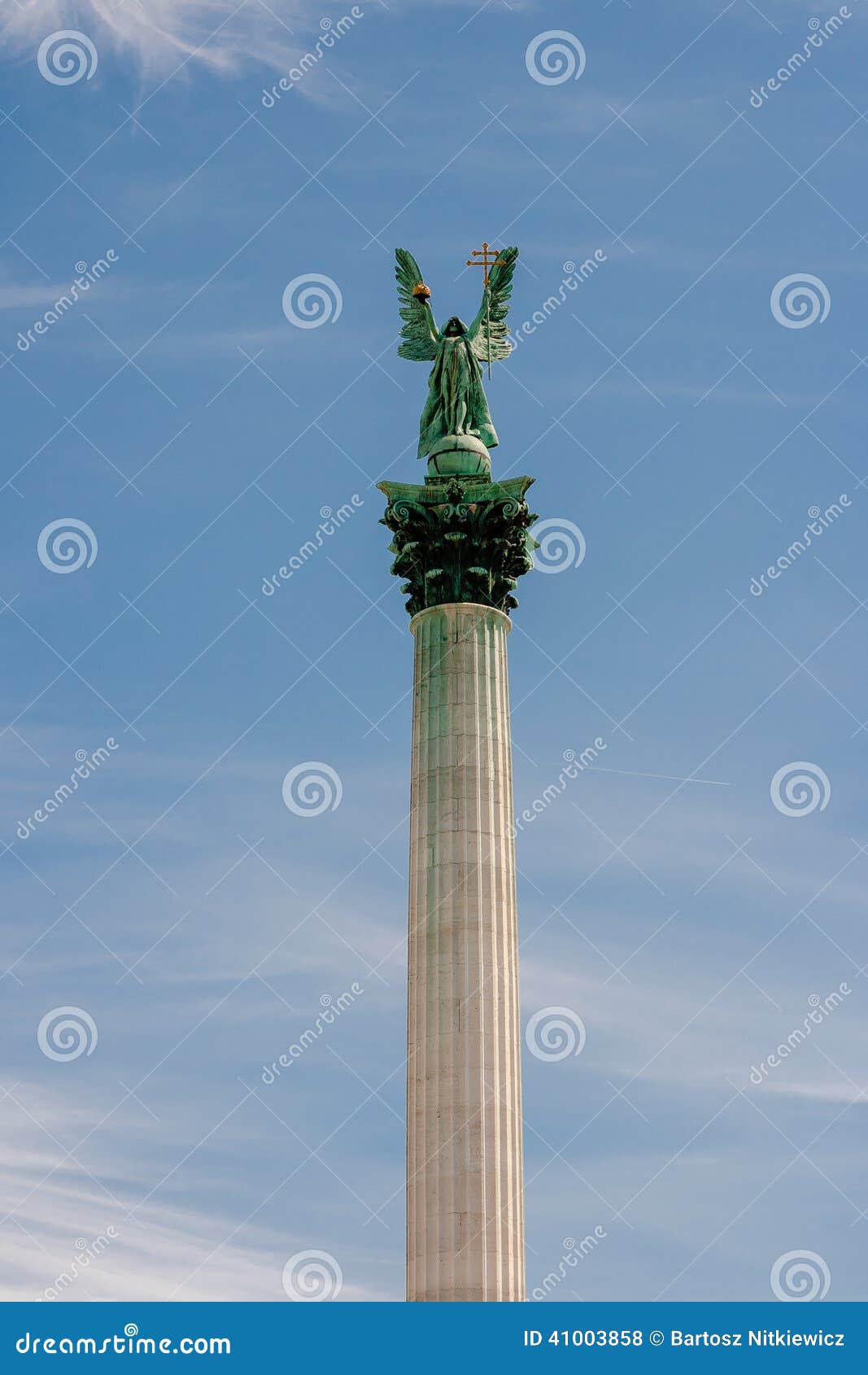 Statue d'Arkhangel Gabriel photo stock. Image du fléau - 41003858