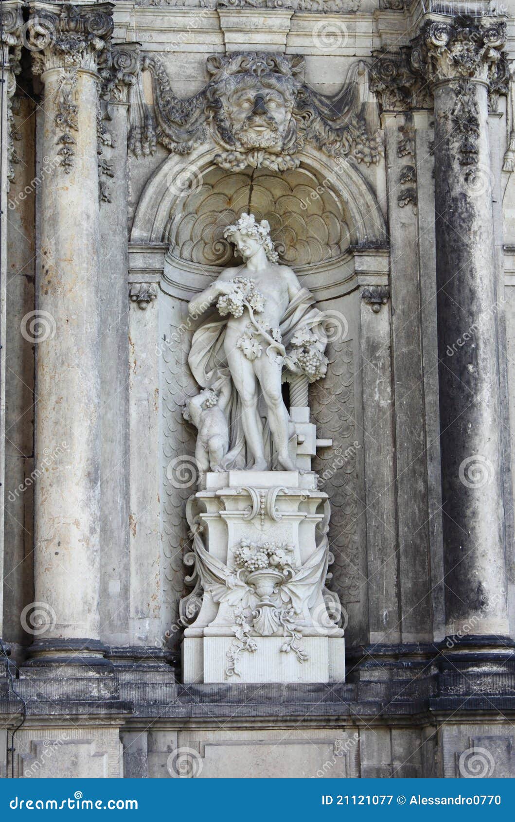 Statue de Bacchus image stock. Image du sculpture, mythe - 21121077