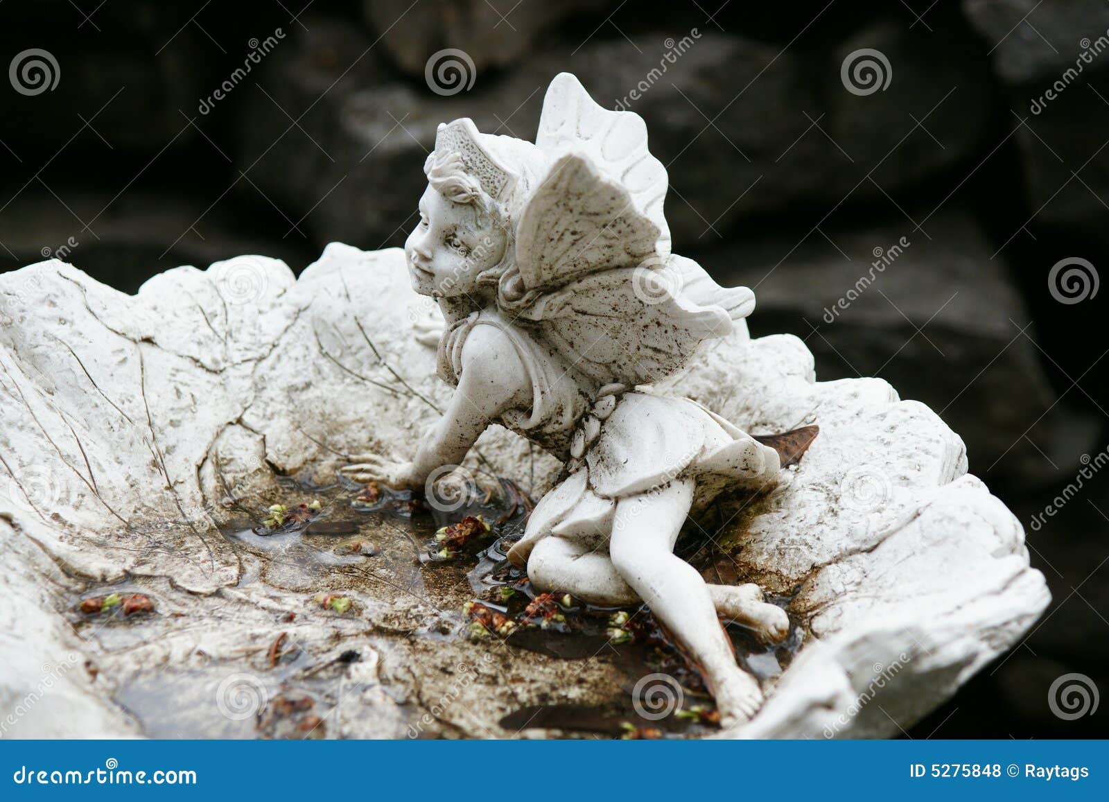 STATUE DE CUPIDON photo stock. Image du espiègle, symboles - 5275848