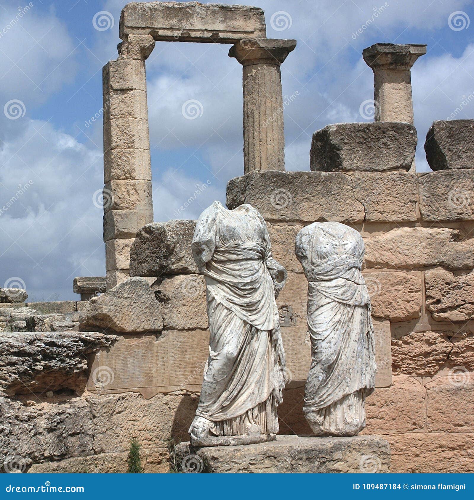 Statue De Demetra Et De Kore Photo stock - Image du texture, monument ...