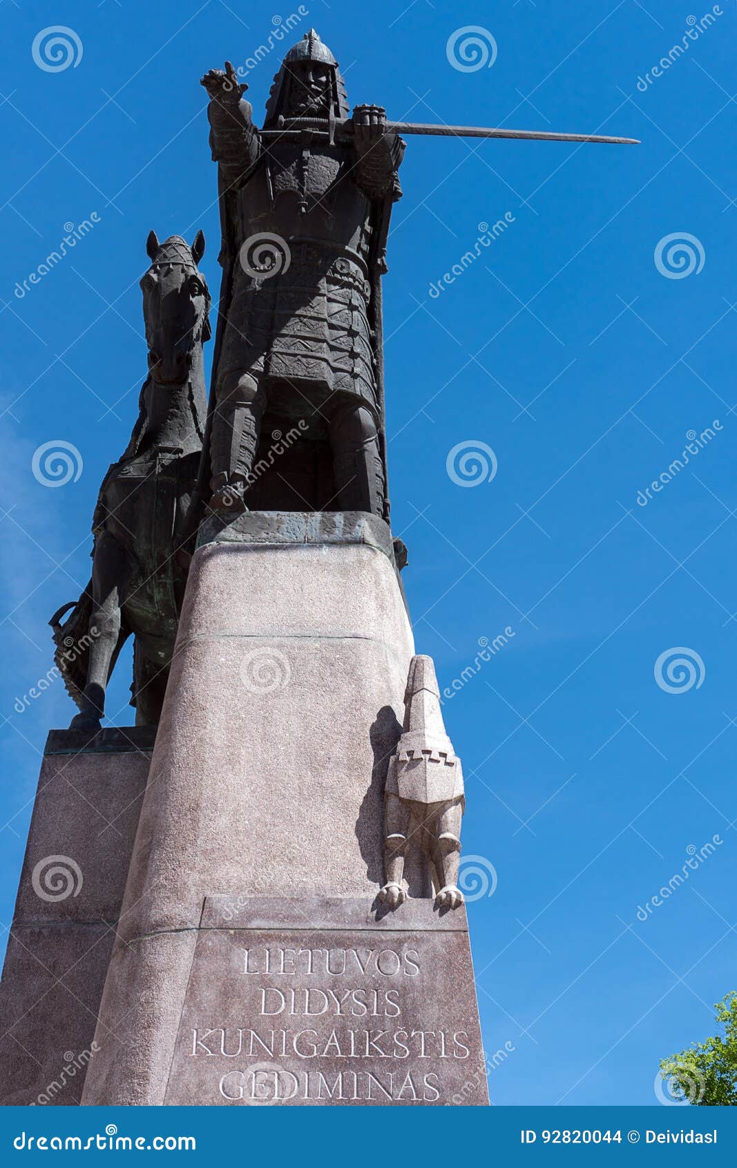 Statue De Duke Gediminas à Vilnius Image stock éditorial - Image du ...