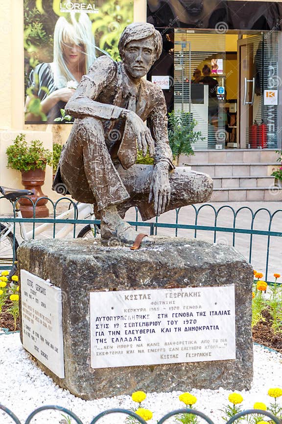 Statue de Kostas Georgakis photographie éditorial. Image du corfou ...