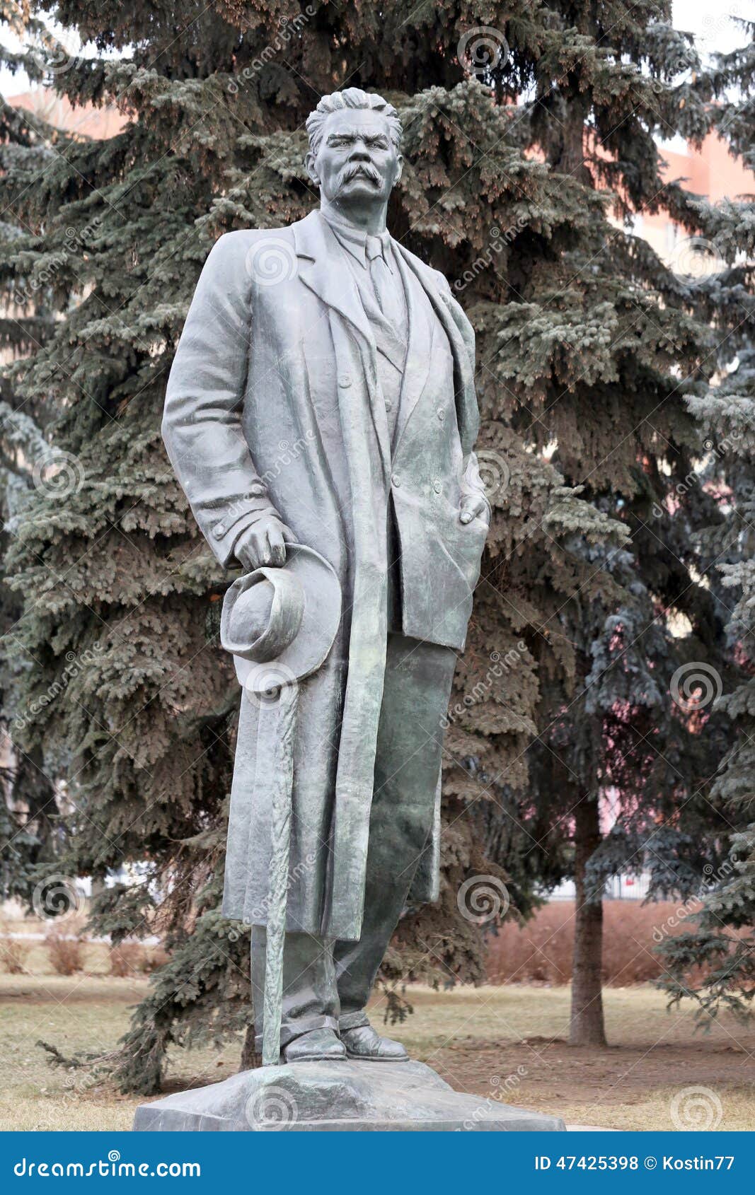 Statue de maxime Gorki photo stock. Image du culture - 47425398