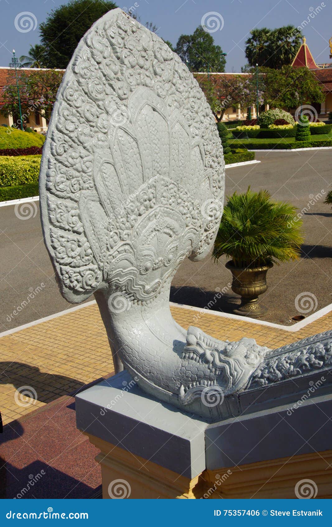 Statue de serpent de Naga photo stock. Image of bouddhiste - 75357406
