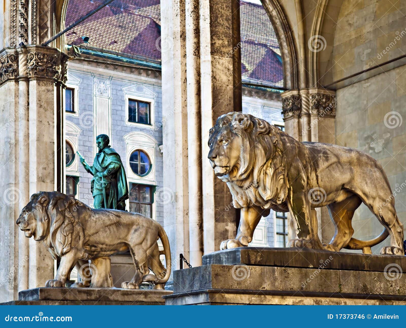 Statue dei leoni fotografia stock. Immagine di costruzione - 17373746