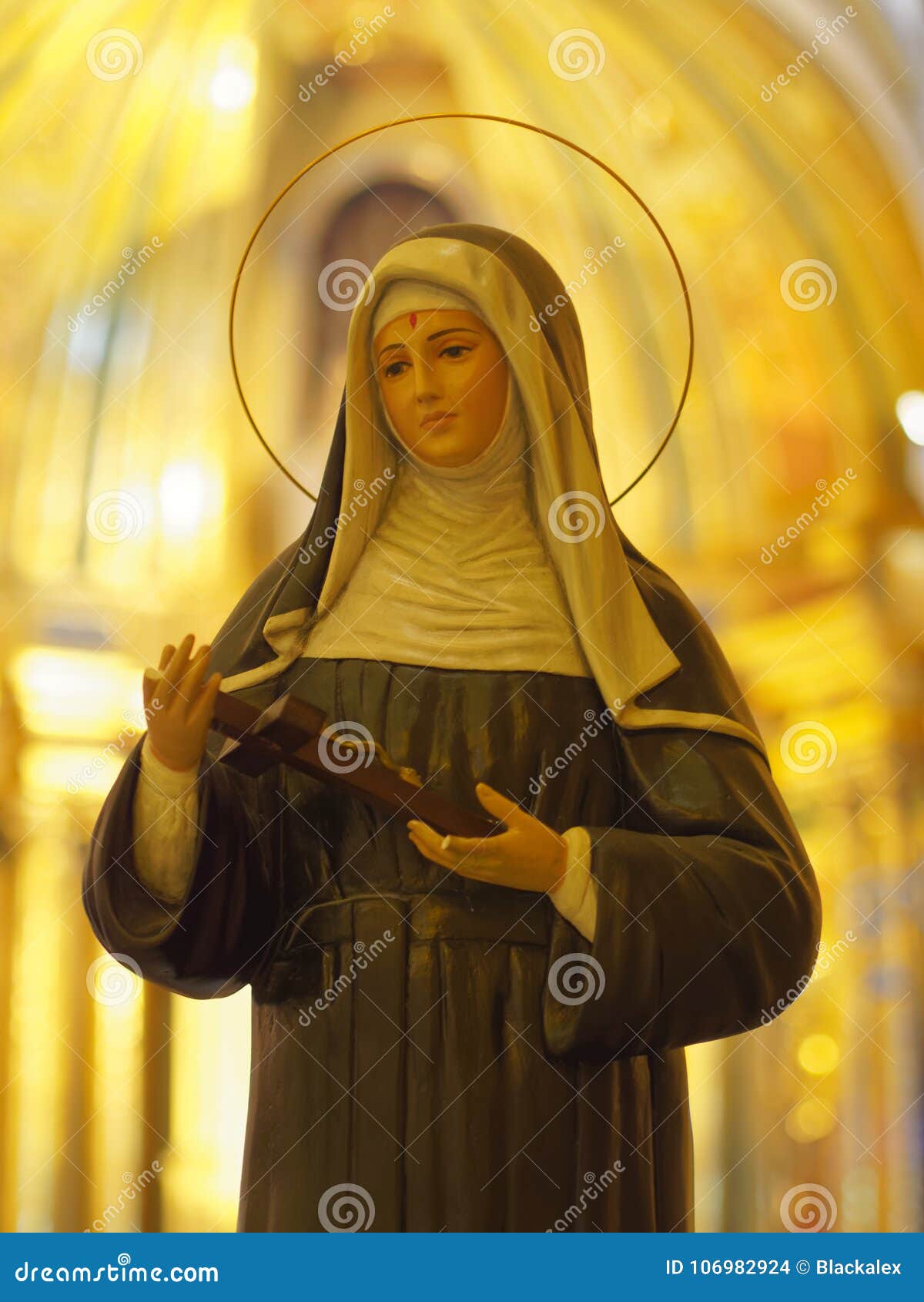 Statue Der Katholischen Nonne Innerhalb Der Kirche Stockfoto - Bild von ...