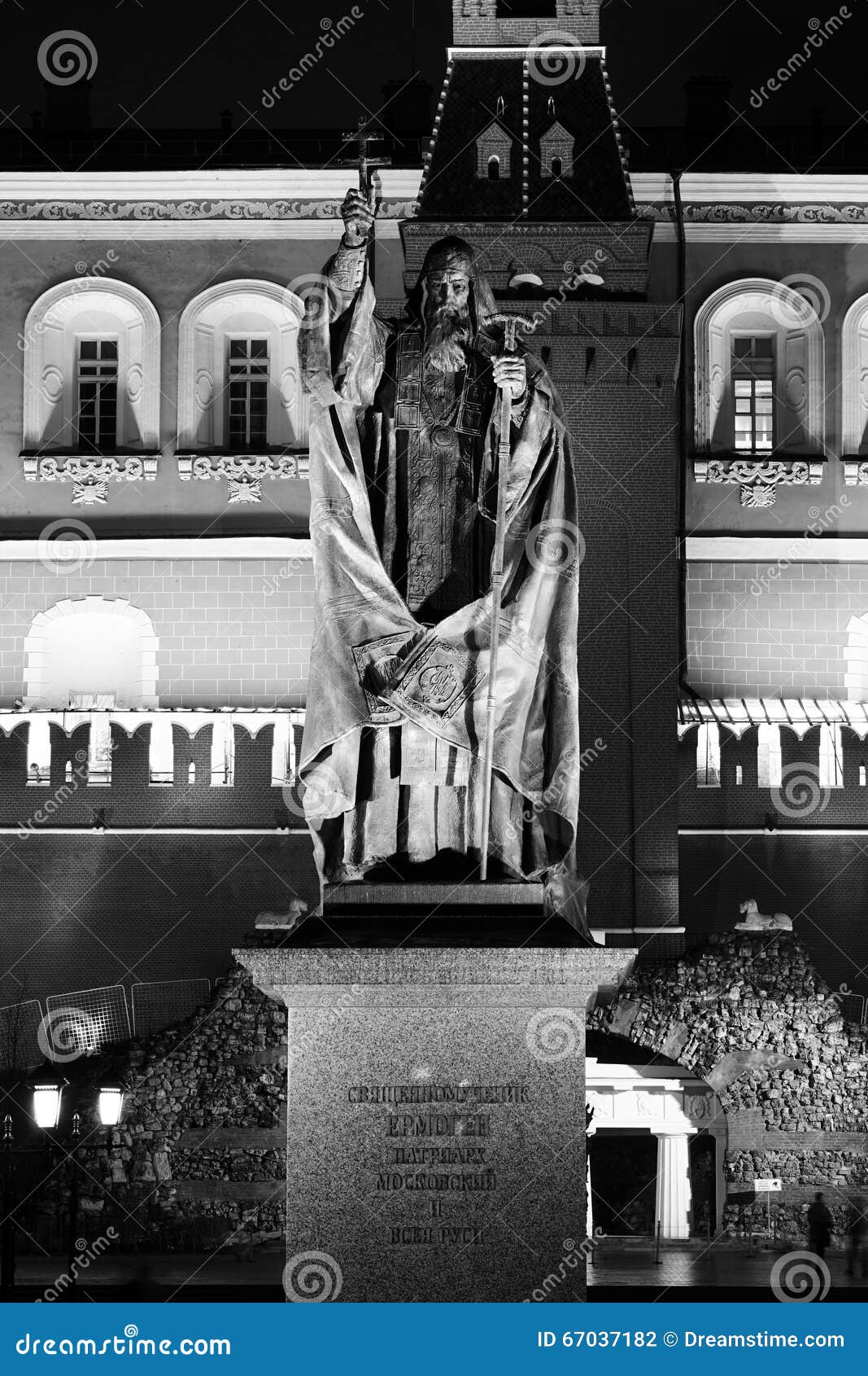 Statue Des Patriarchen Hermogenes in Alexander-Garten Stockfoto - Bild ...