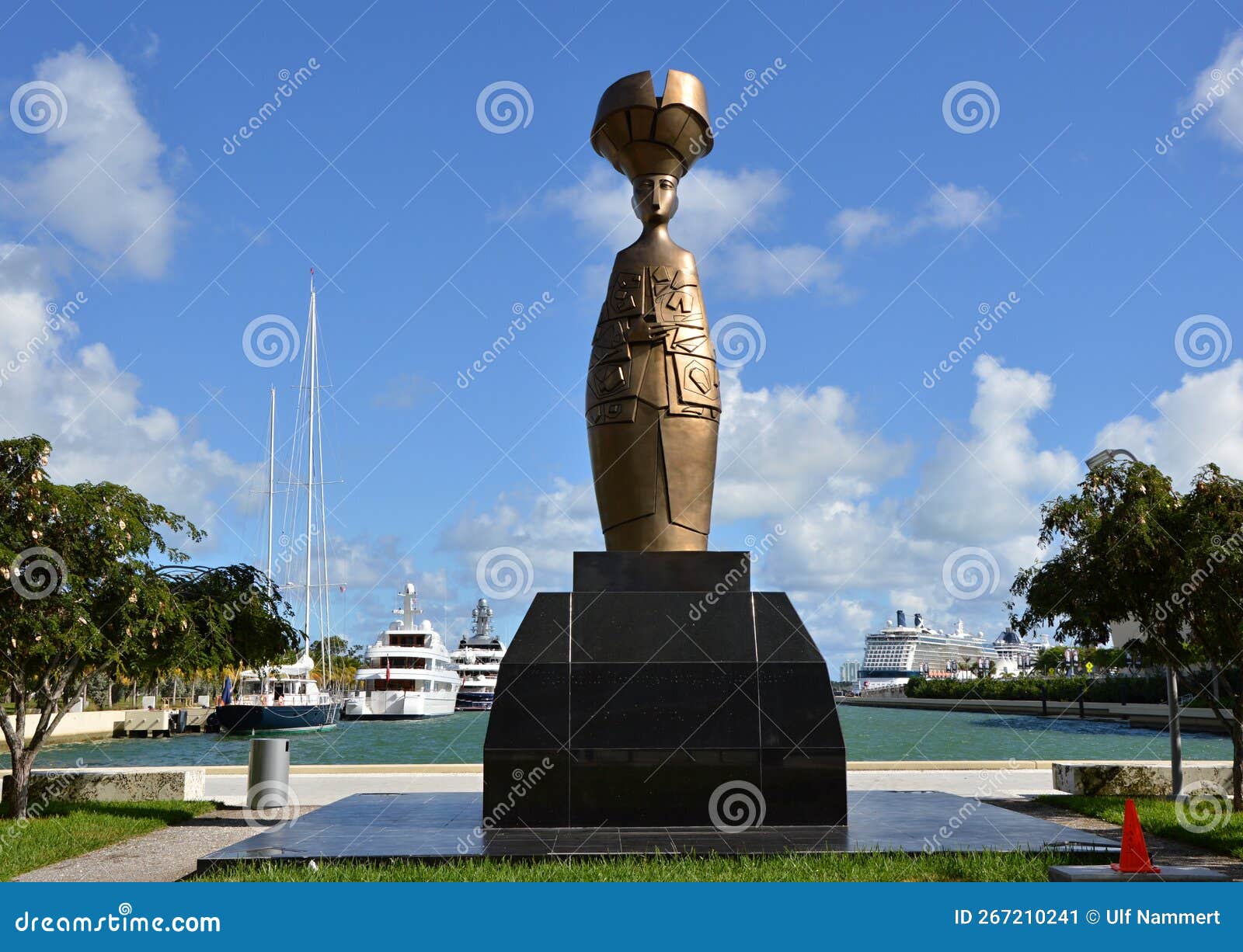 Statue in Downtown Miami, Florida Editorial Photo - Image of state ...