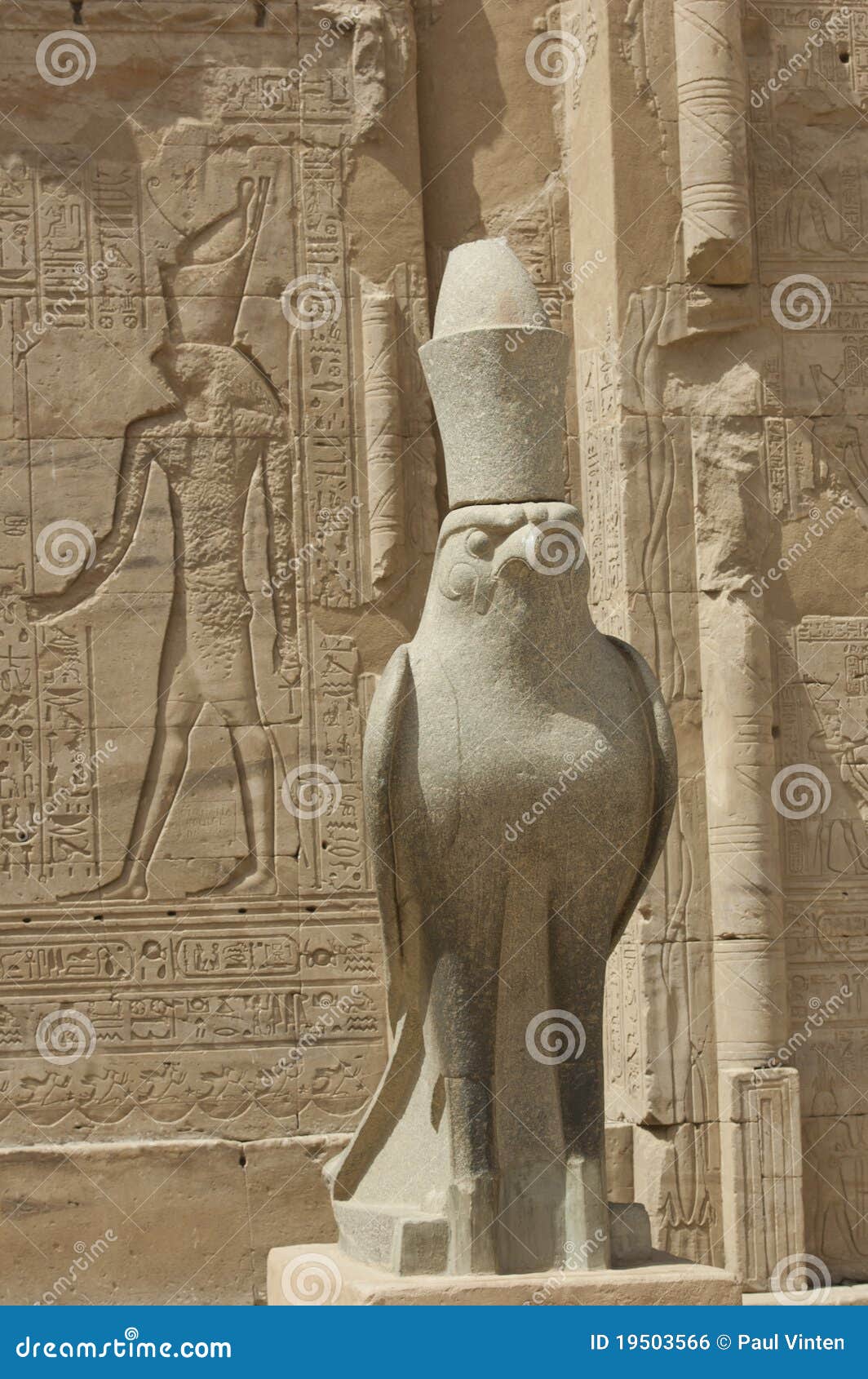 Statue of the Falcon God at the Temple of Edfu Stock Photo - Image of ...