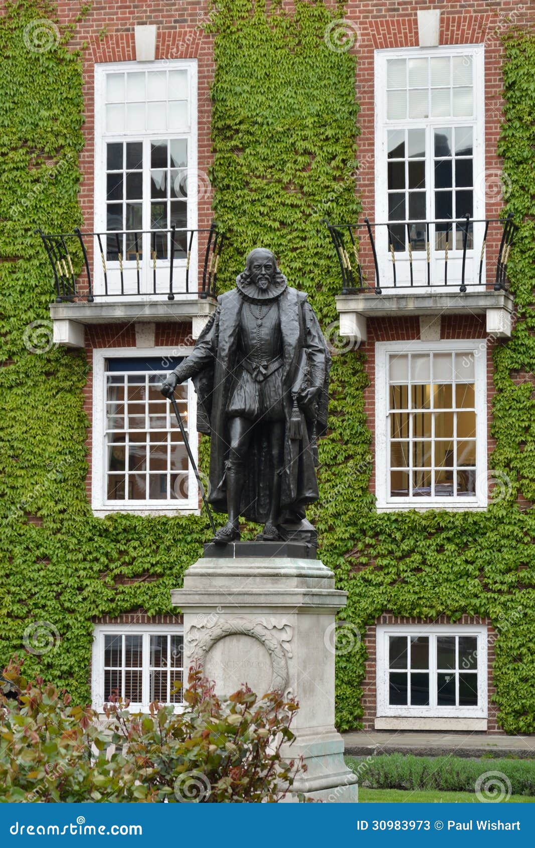 Statue of Francis Bacon stock image. Image of offices - 30983973
