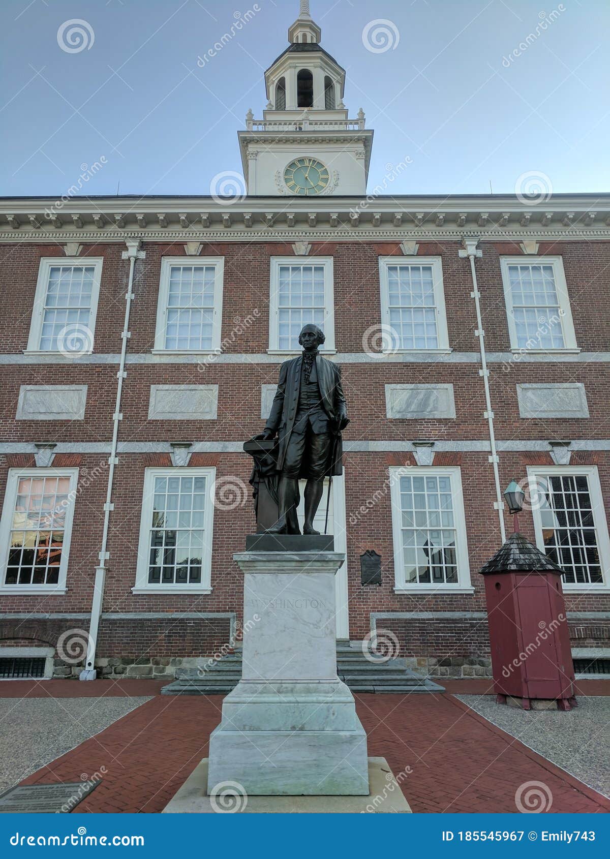 Statue of George Washington in Front of Independence Hall Editorial ...