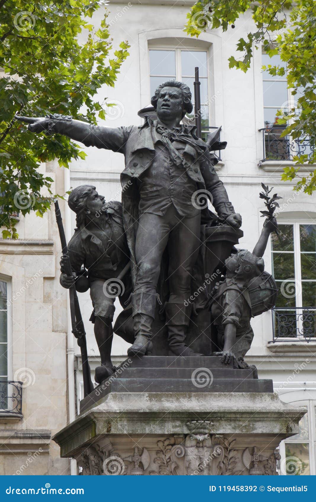 A statue of Georges Danton editorial photography. Image of tree - 119458392