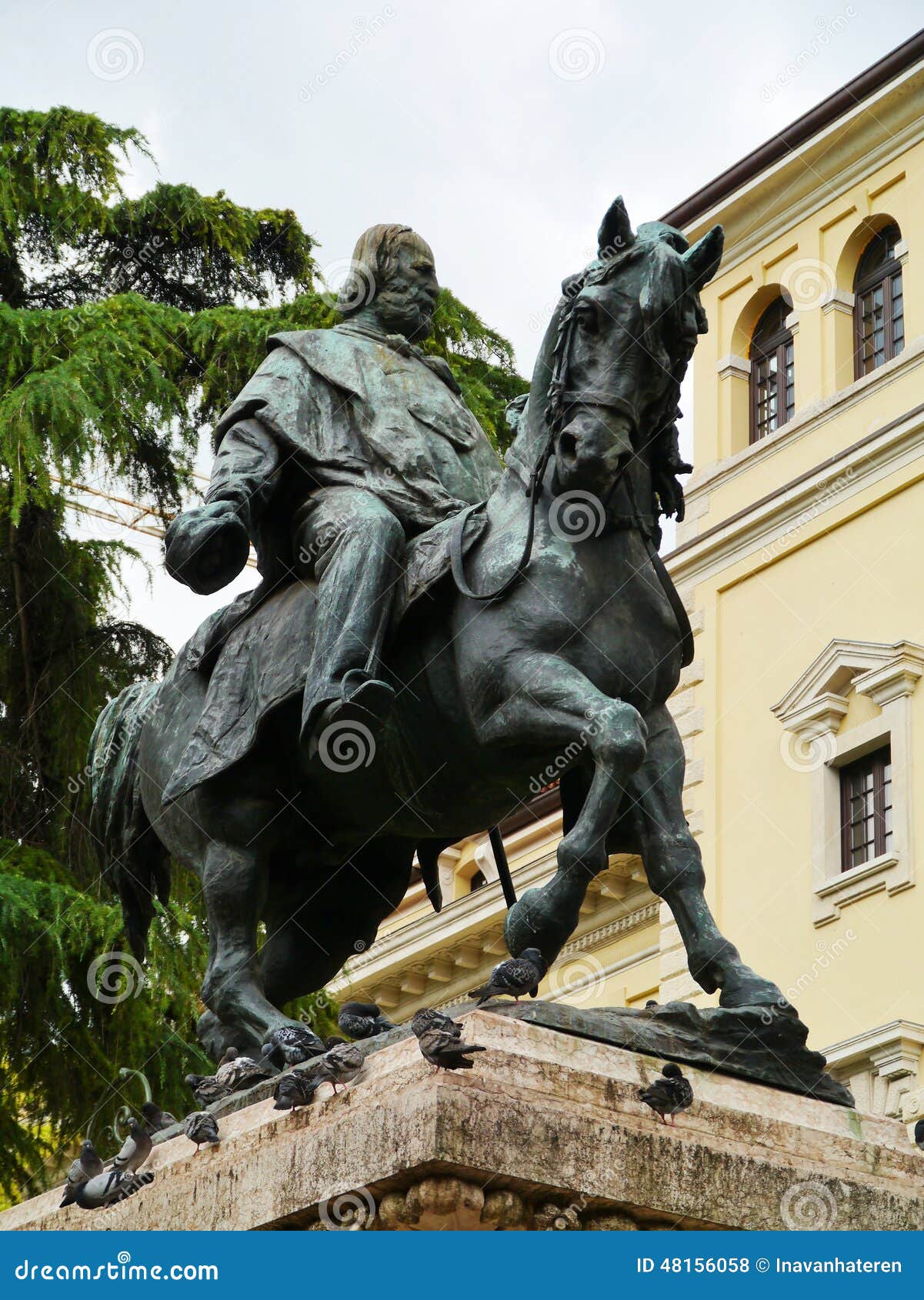 The Statue of Giuseppe Garibaldi in Verona Stock Photo - Image of ...