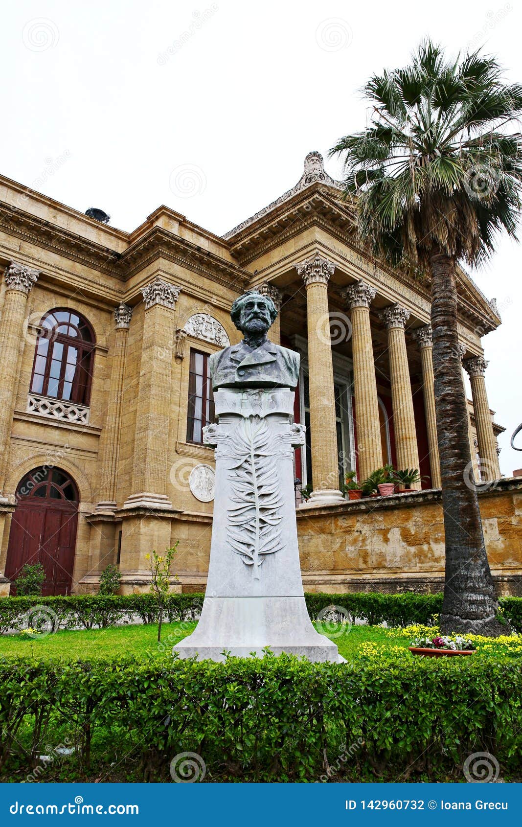 Statue of Giuseppe Verdi at Teatro Massimo, Palermo Editorial ...