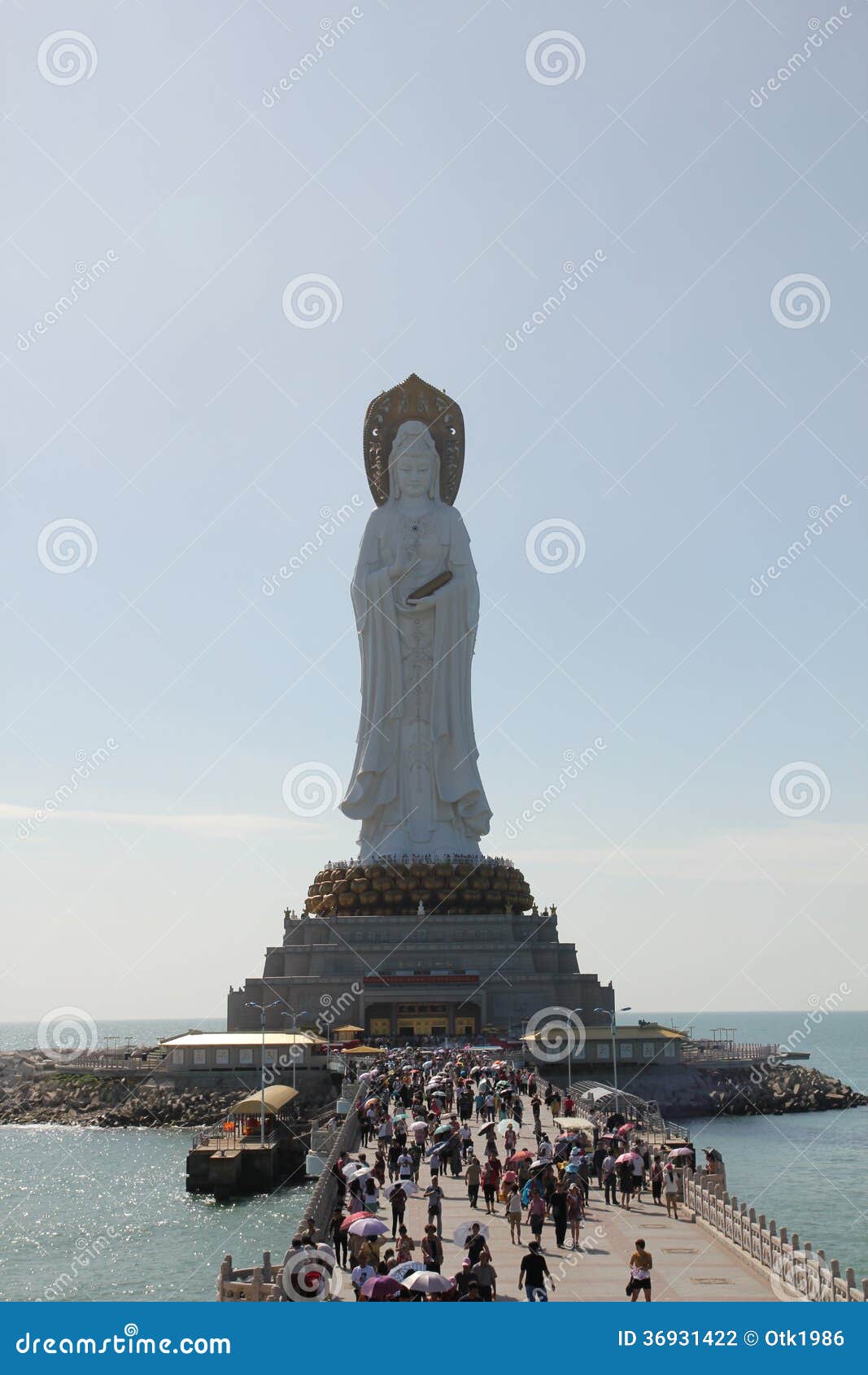 Statue of the Goddess of Guanyin on Hainan Editorial Photography ...